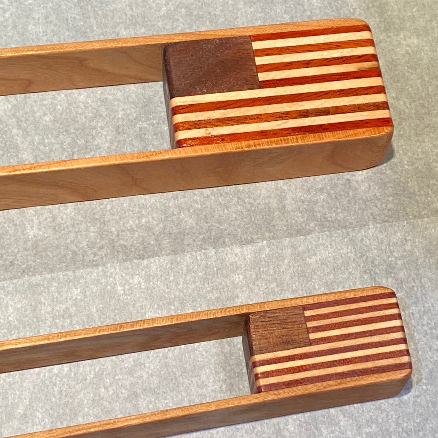 FLAGS Tongs Collection – WOOD PEG design